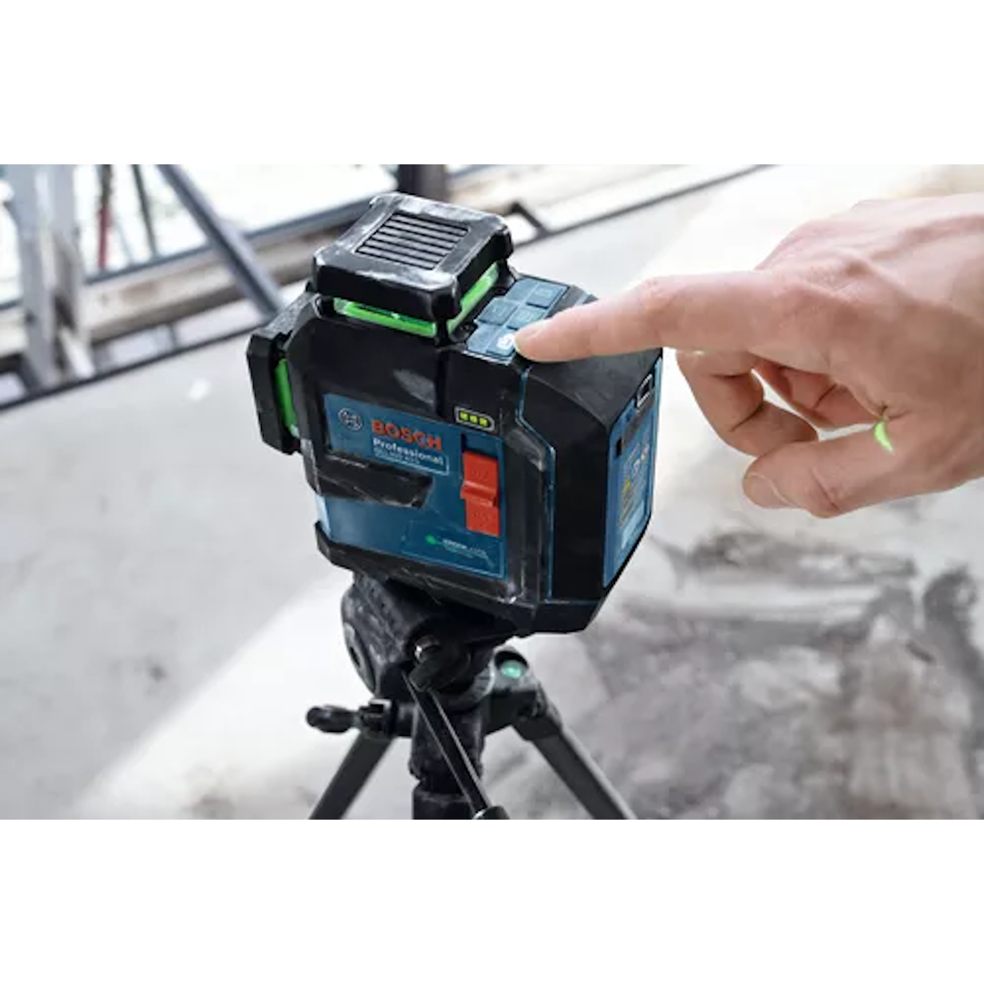 Bosch 3.7V Green-Beam Three-Plane Leveling and Alignment Laser w/ Li ...