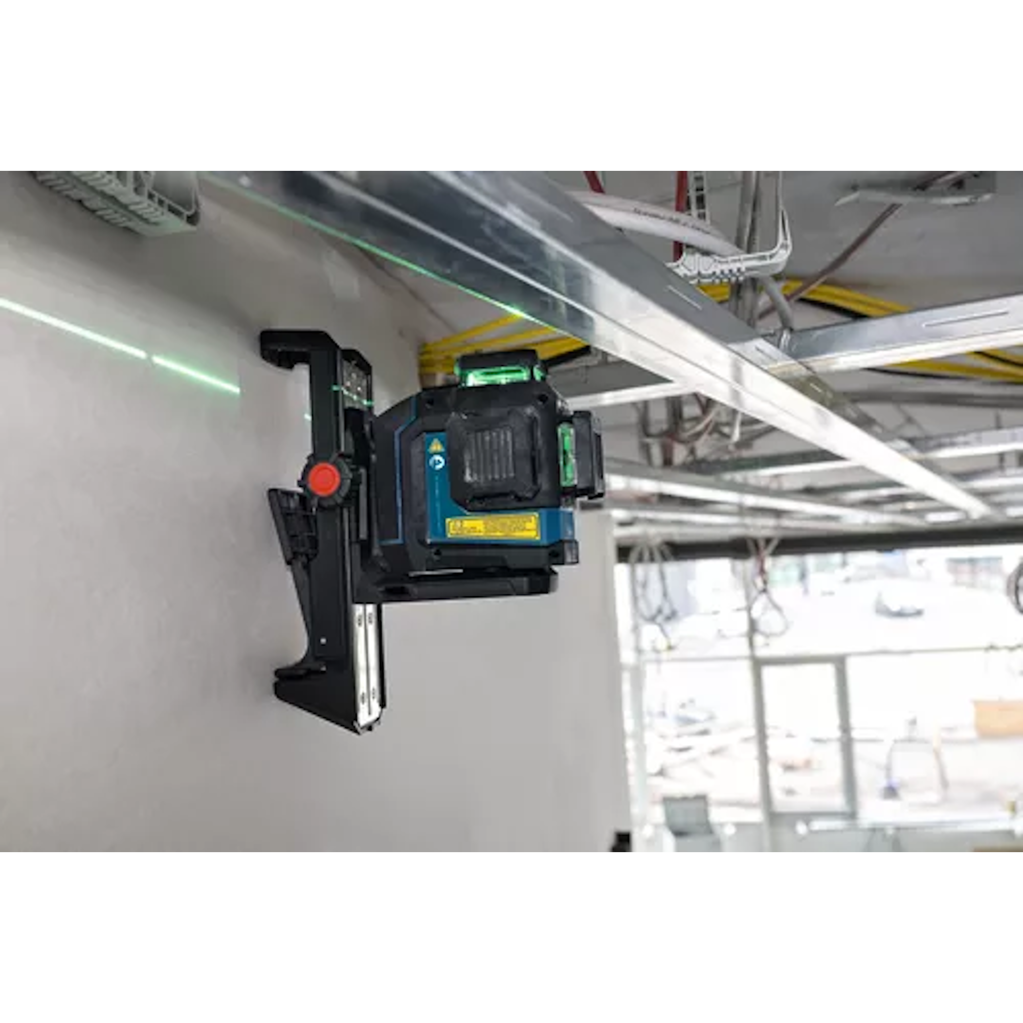 Bosch 3.7V Green-Beam Three-Plane Leveling and Alignment Laser w/ Li ...